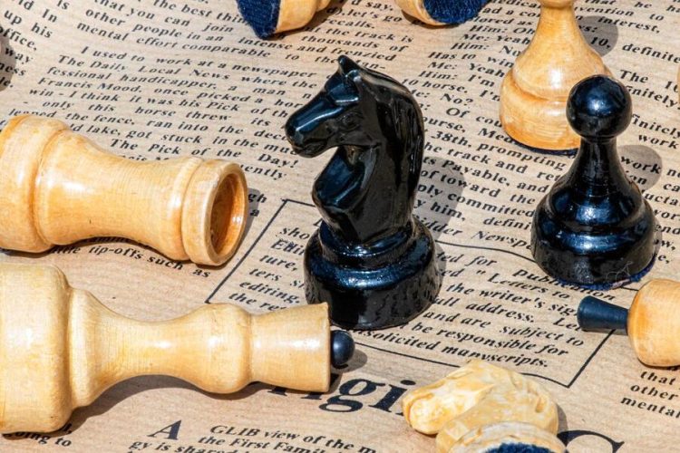 Chess Knight: How To Move And Use Knights Effectively - Henry Chess Sets