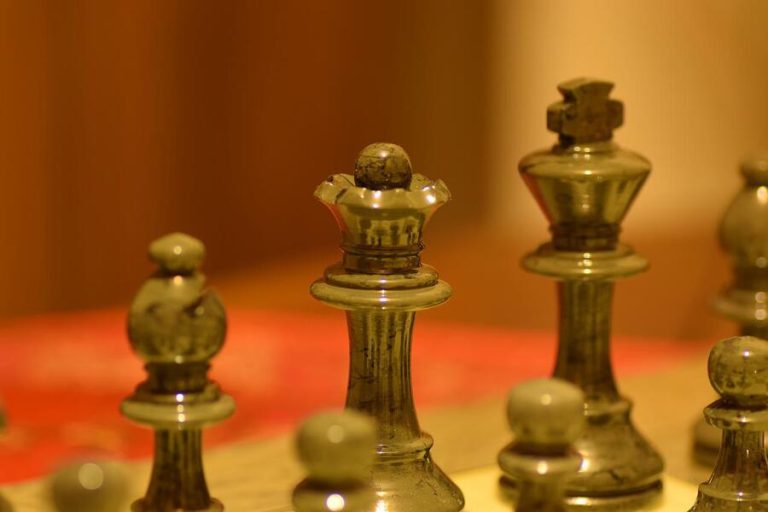 Chess Queen: How To Move And Best Use Queen In Chess - Henry Chess Sets
